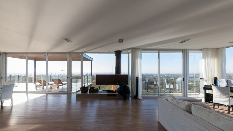 Morphology of the form follows function in DC House by ARarquitectos