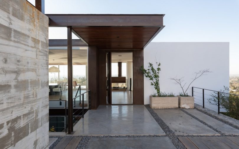 Morphology of the form follows function in DC House by ARarquitectos