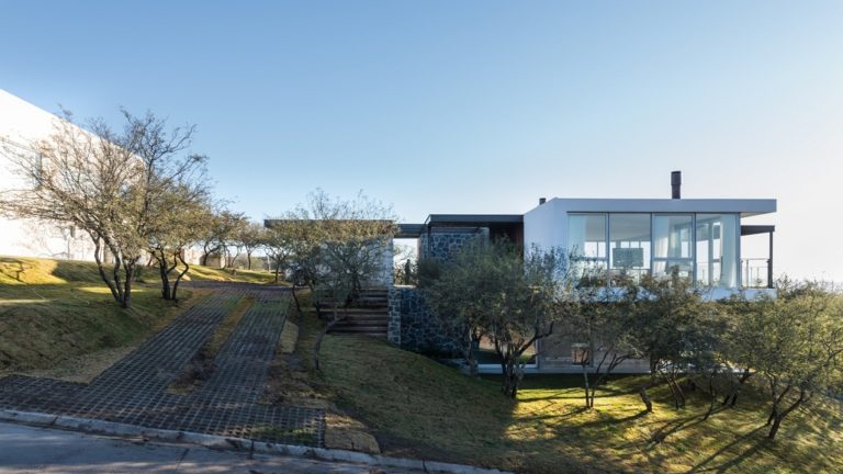 Morphology of the form follows function in DC House by ARarquitectos