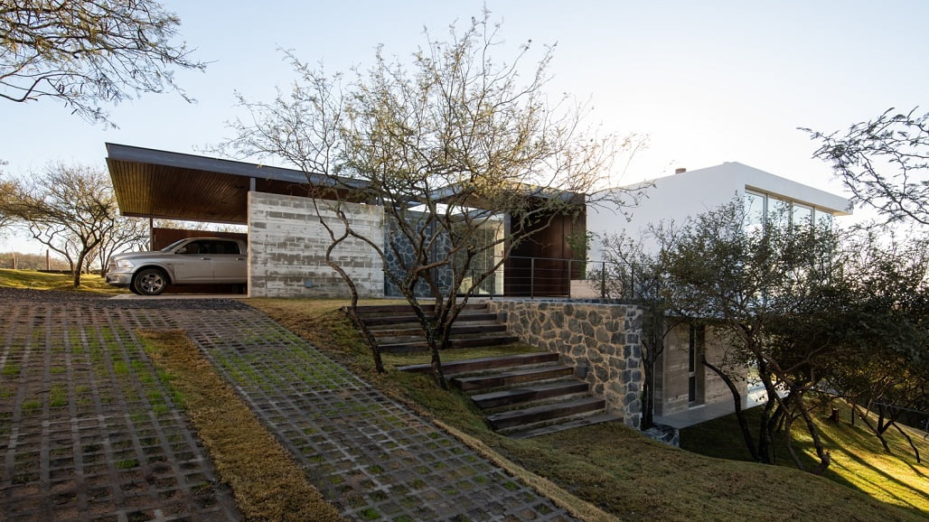 Morphology of the form follows function in DC House by ARarquitectos