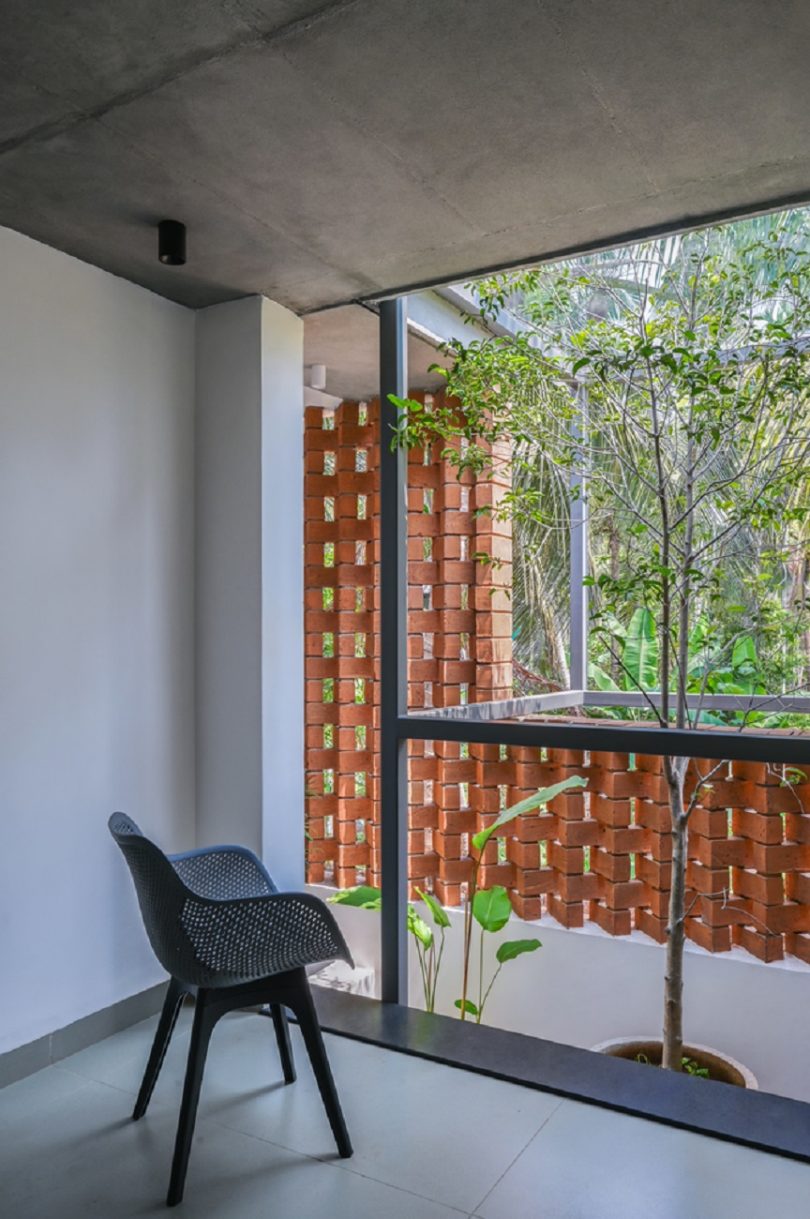 The Modern Brick Screen House India by Honeycomb Architects ...