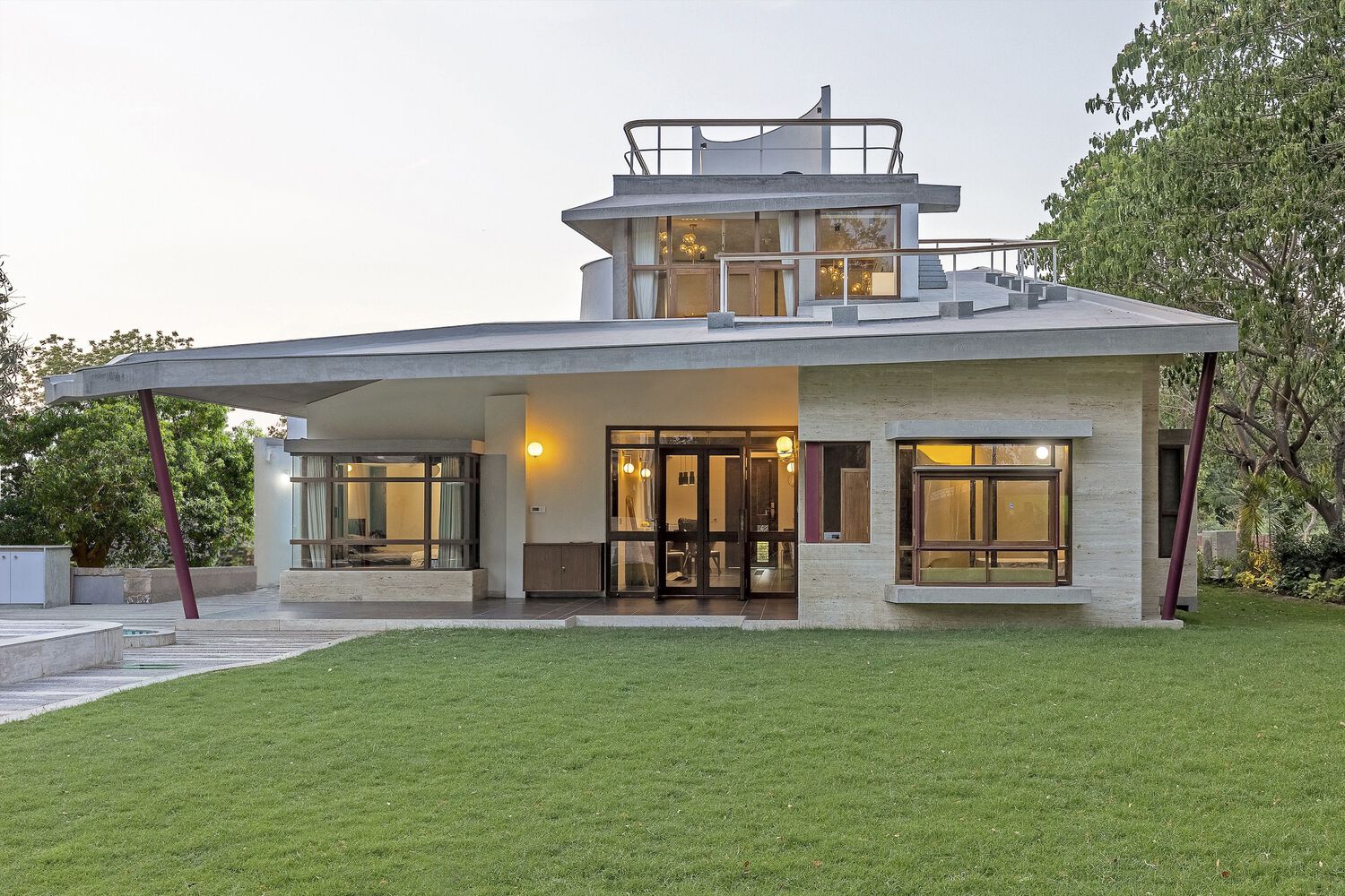 Modern Villa House of Gulmohar Greens at Telav, Ahmedabad by Studio 4000