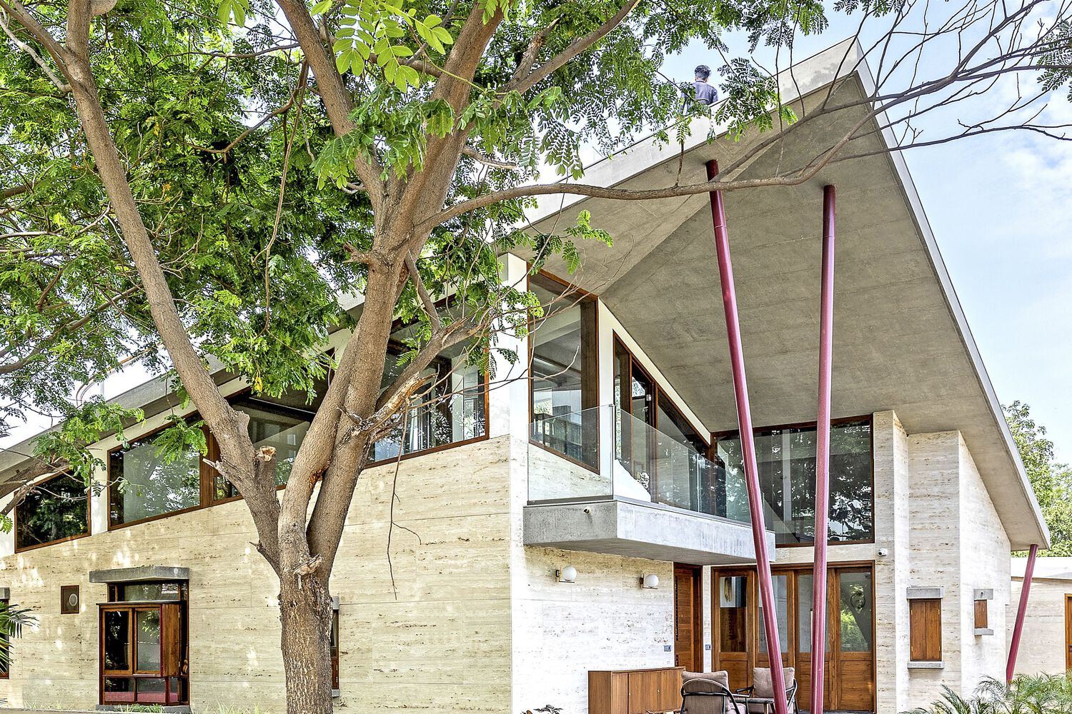 Modern Villa House of Gulmohar Greens at Telav, Ahmedabad by Studio 4000