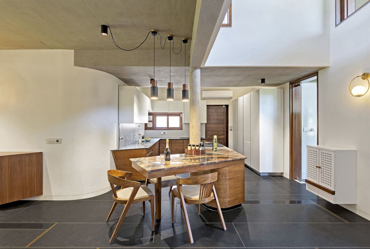 Modern Villa House of Gulmohar Greens at Telav, Ahmedabad by Studio 4000