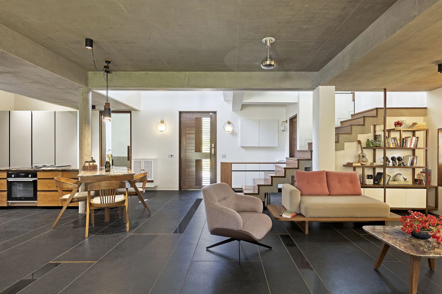 Modern Villa House of Gulmohar Greens at Telav, Ahmedabad by Studio 4000